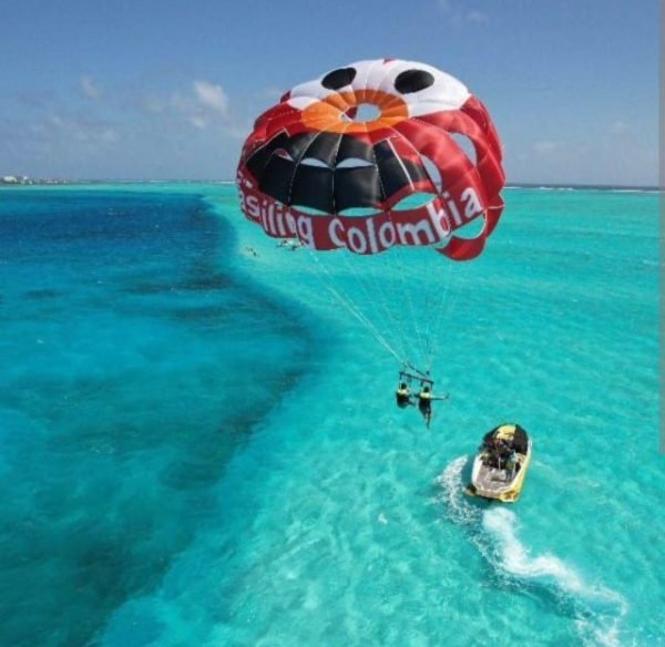 Parasail en San Andrés: Vuela sobre el mar